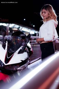 Custom Yamaha R3 (Red-white) with its hot girl rider! - ModifiedX